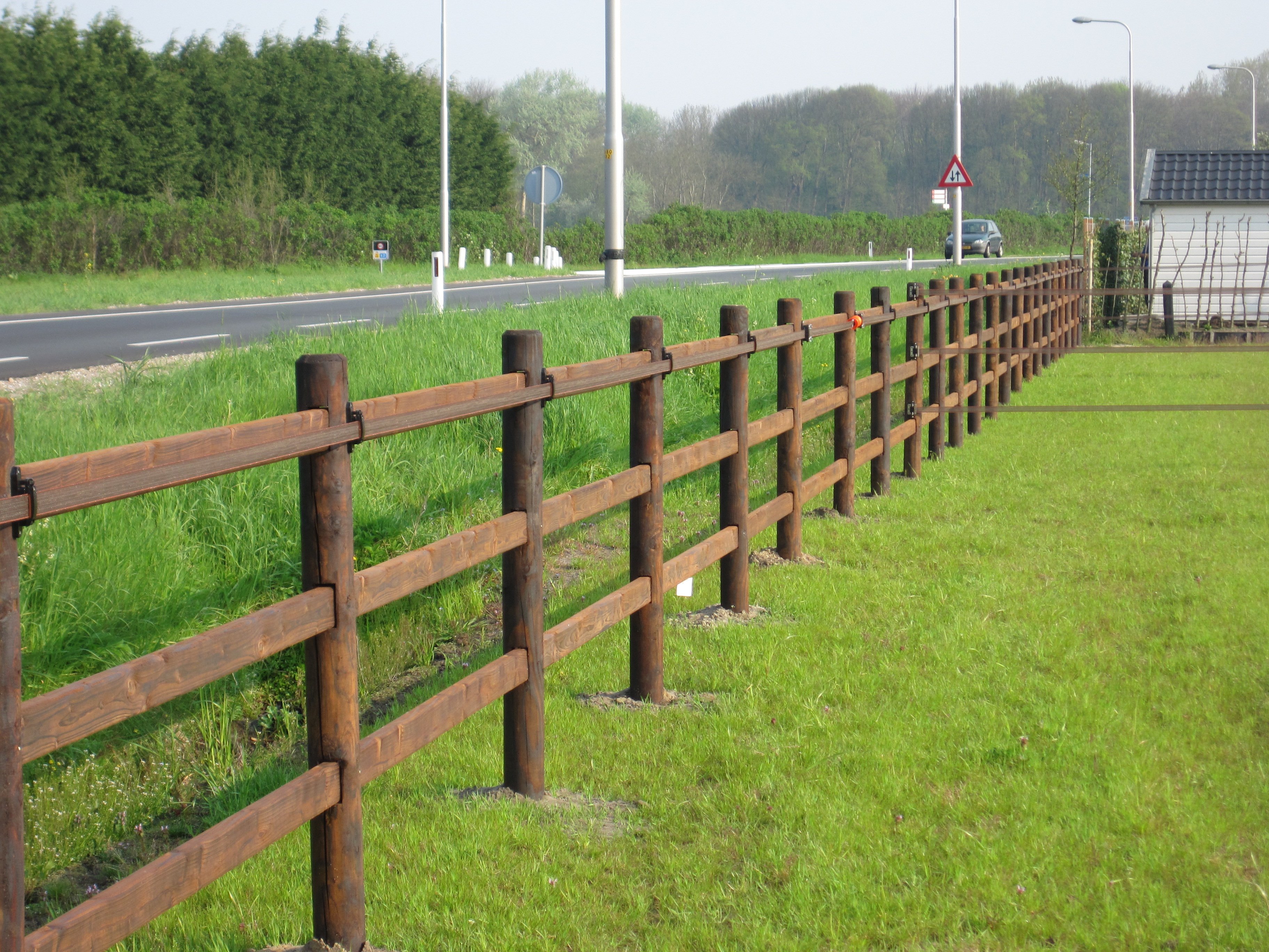 prijzen doorsteek omheining met ronde palen | Van de Reep Omheiningen