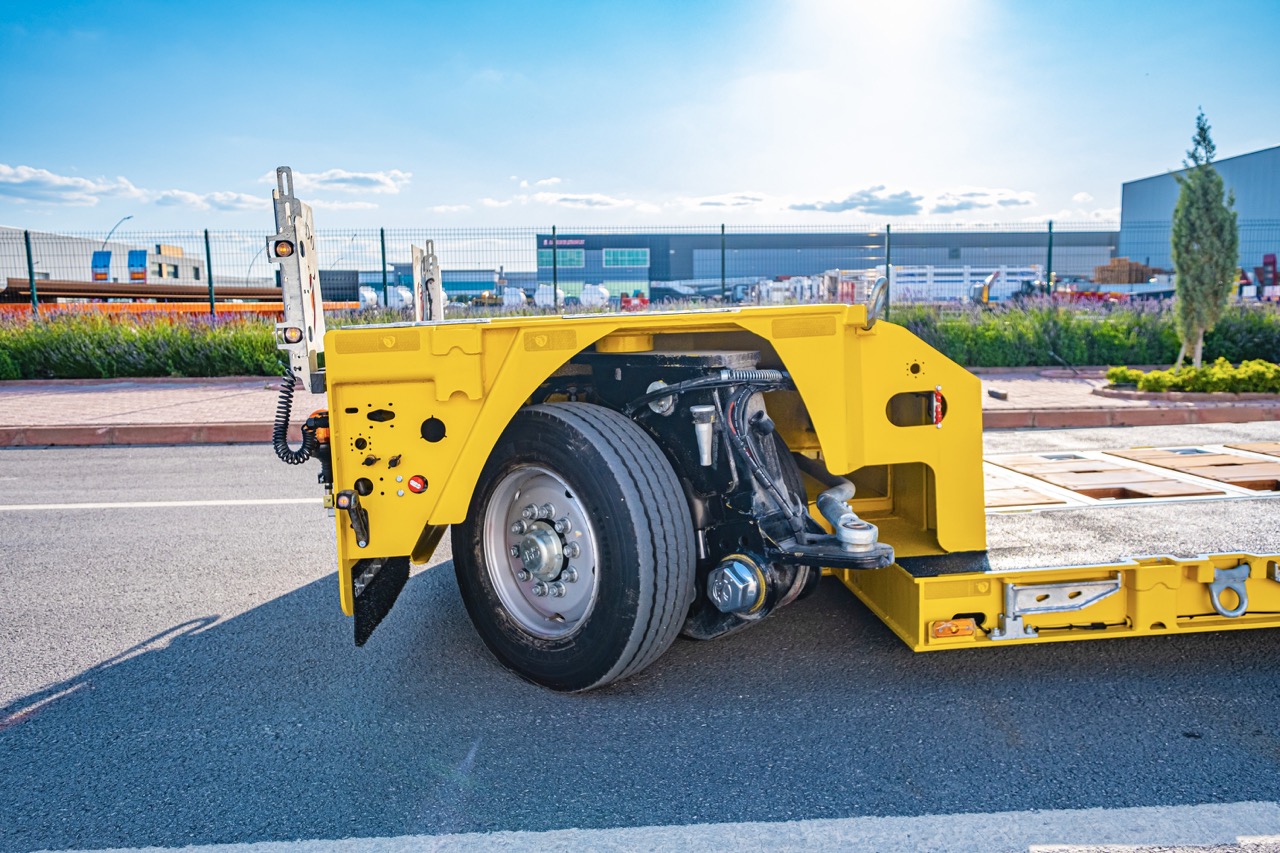 1 PENDLE AXLE EXTENDABLE LOW LOADER | All trailers: semi lowloader ...