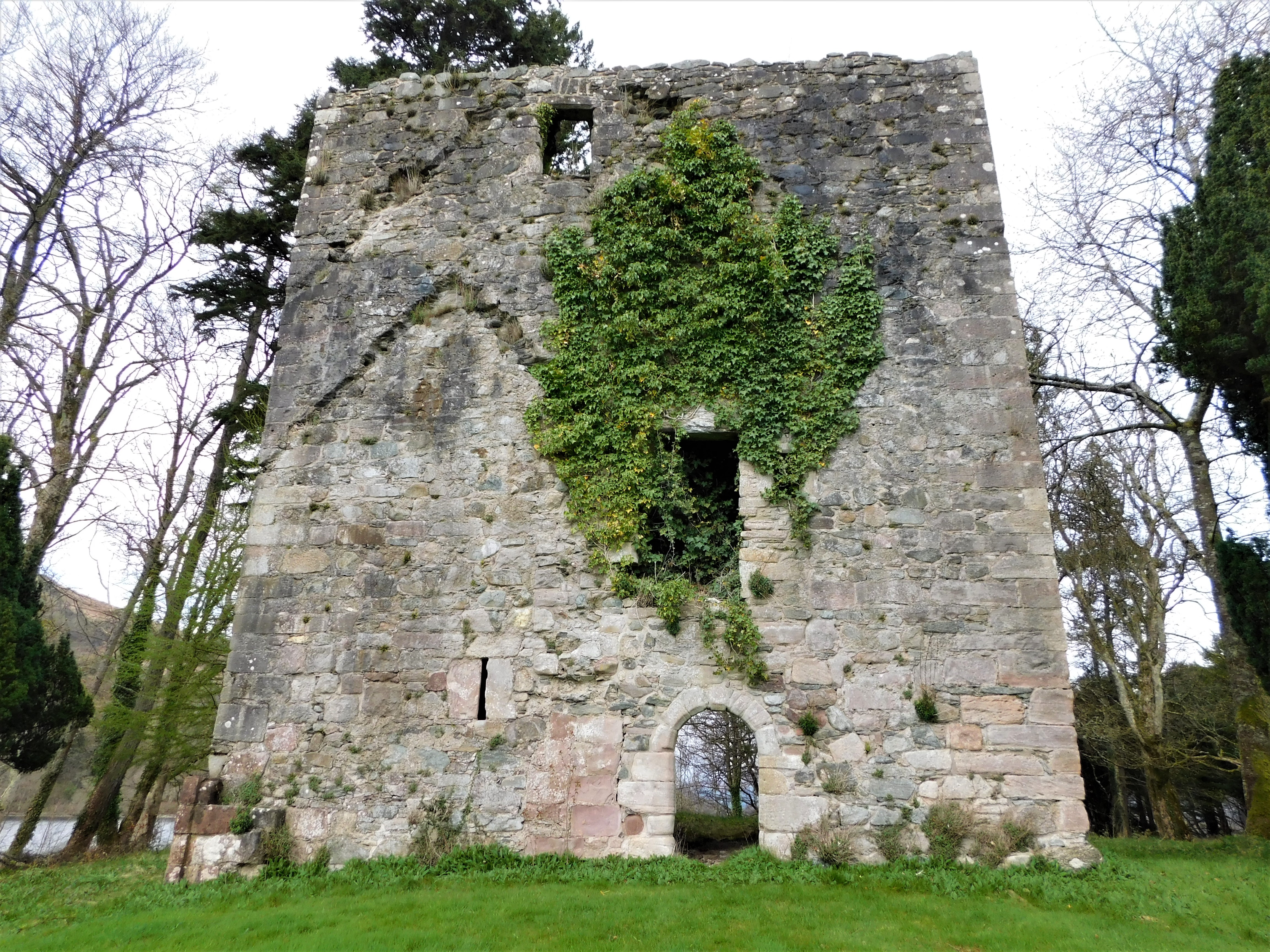 Rossdhu Castle | castle-finders.co.uk